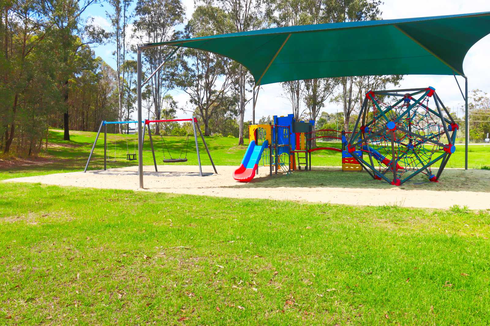 Bicentennial Park: Climb the 3D Hexagon